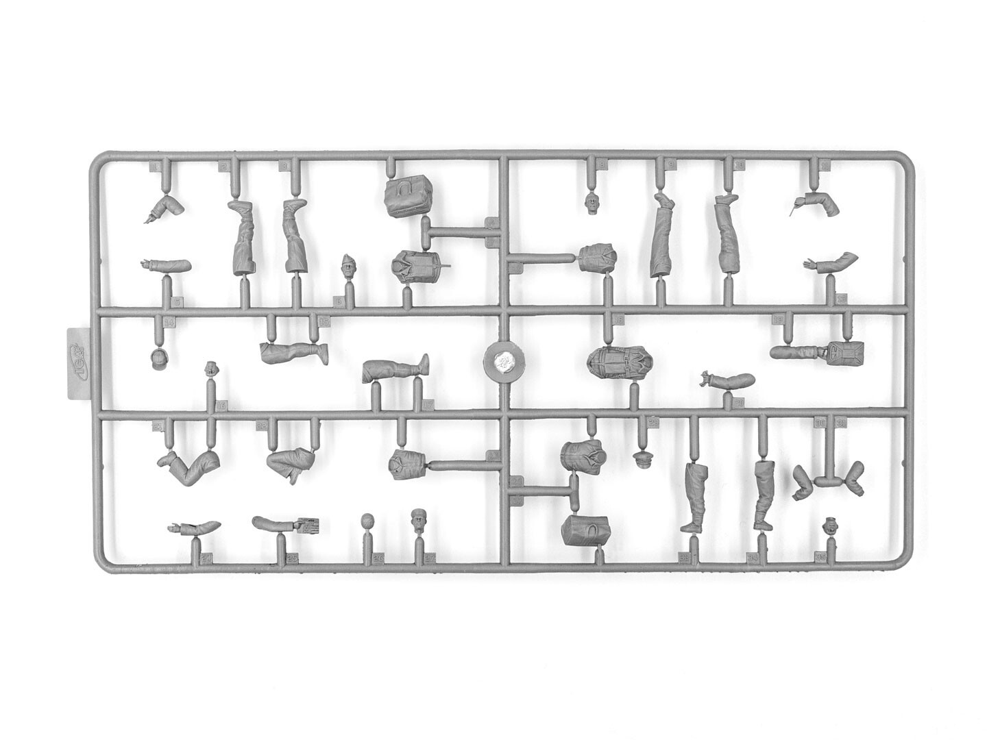 ICM 48322 - B-26B Marauder, with Pilots and Ground Personnel - Model ...