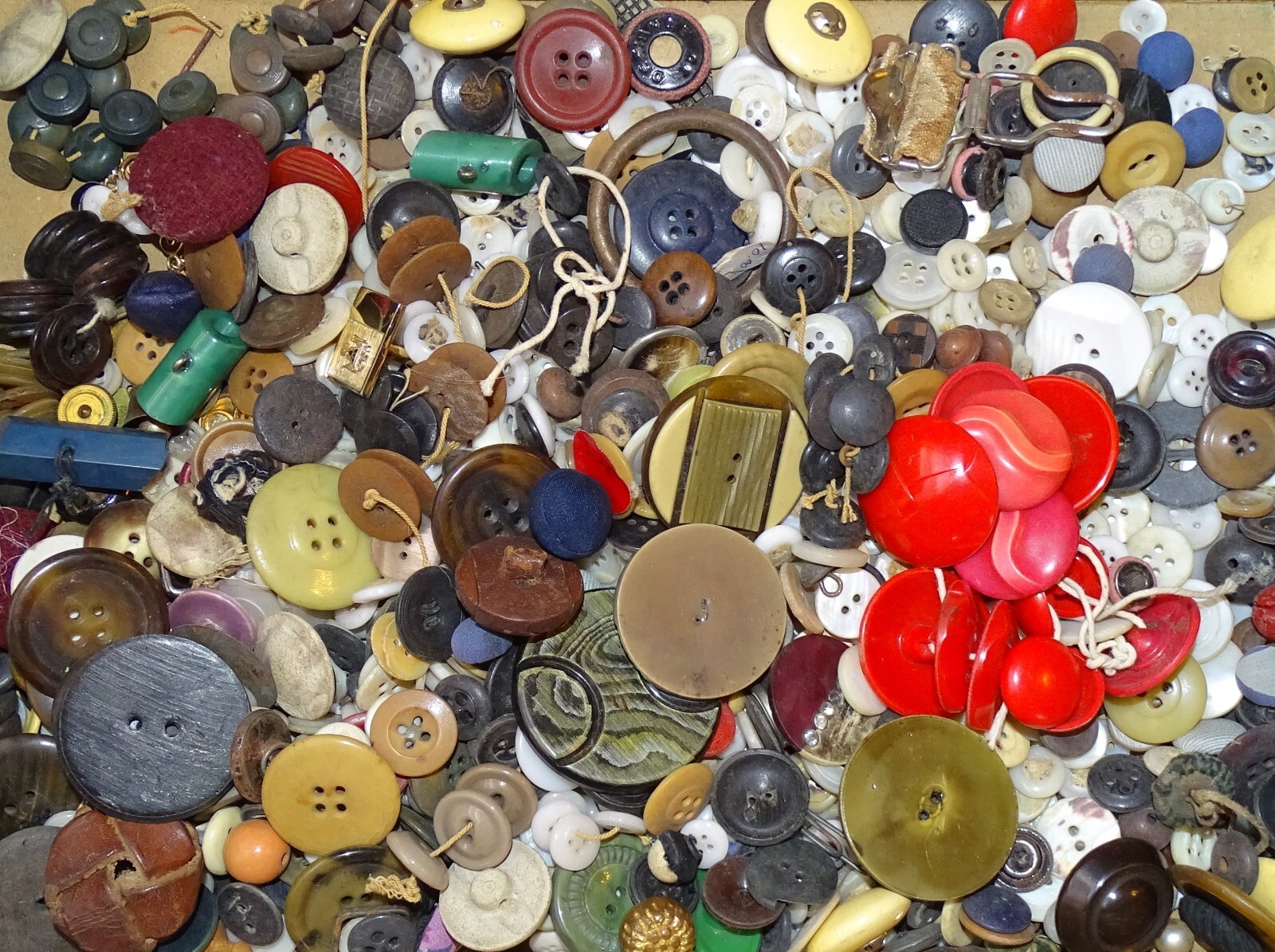 Small Lot of old Clothing Buttons and what-nots From an Estate Sale | eBay
