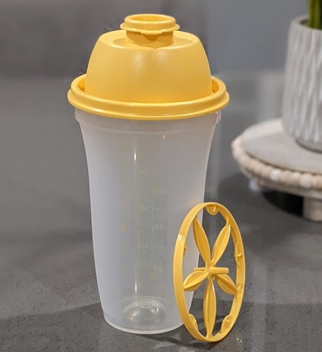 Tupperware Quick Shake - Blender / Mixer / Shaker 2 cups Sheer/ Yellow ...
