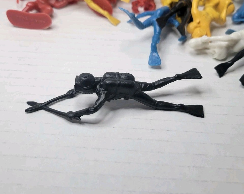 Lot of 49 - Vintage 1960's Plastic Frogmen Scuba Diver Multicolored Toy ...
