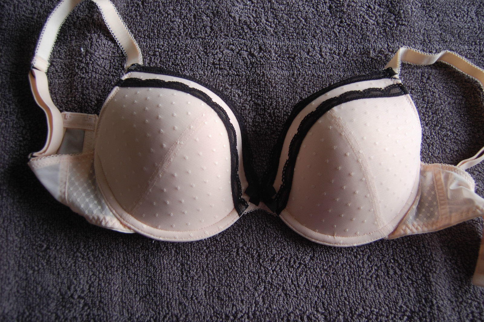 Pale Peach Lace Trimmed Padded Plunge Bra Marks and Spencer Size 30C ...