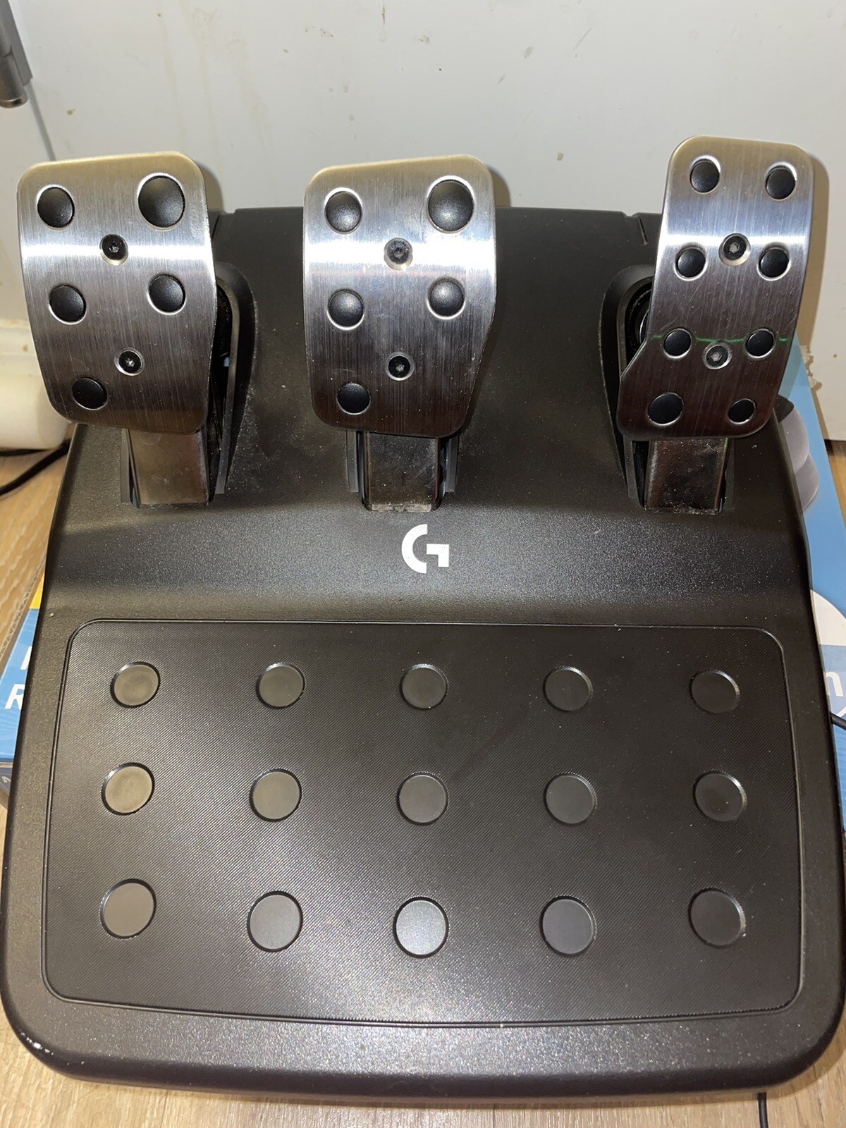 Logitech G923 Racing Wheel & Pedals for PS4, PS5 & PC - TRUEFORCE ...