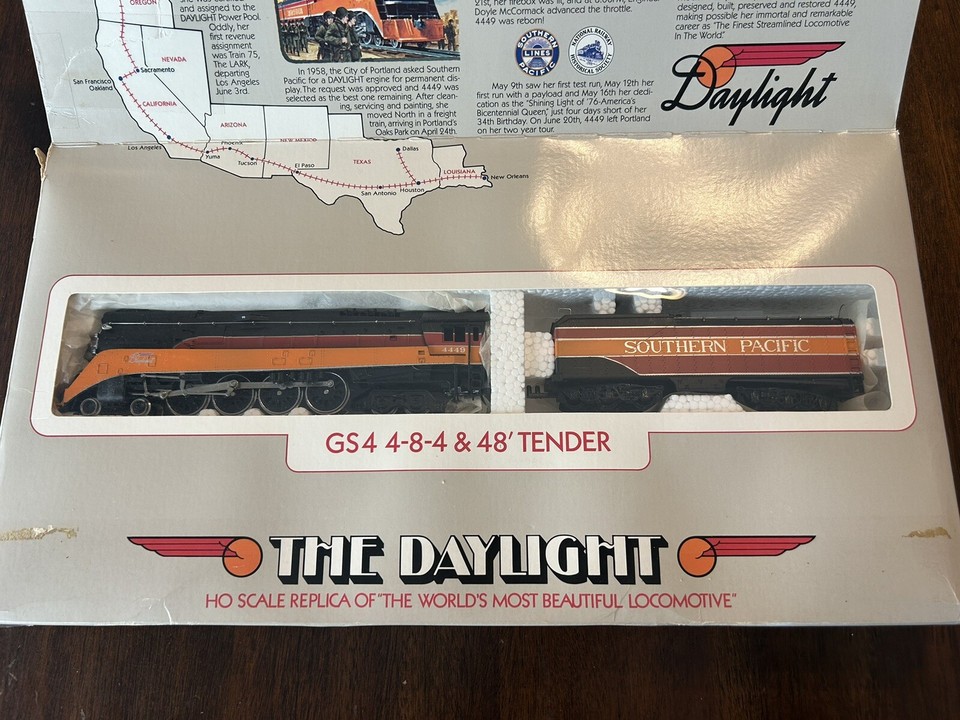 The Daylight Bachmann HO Scale Southern Pacific Line Locomotive ...