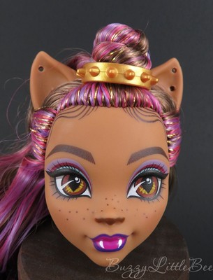 Monster High Doll G3 Clawdeen Wolf Monster Ball Gold Spike Pony Tail ...