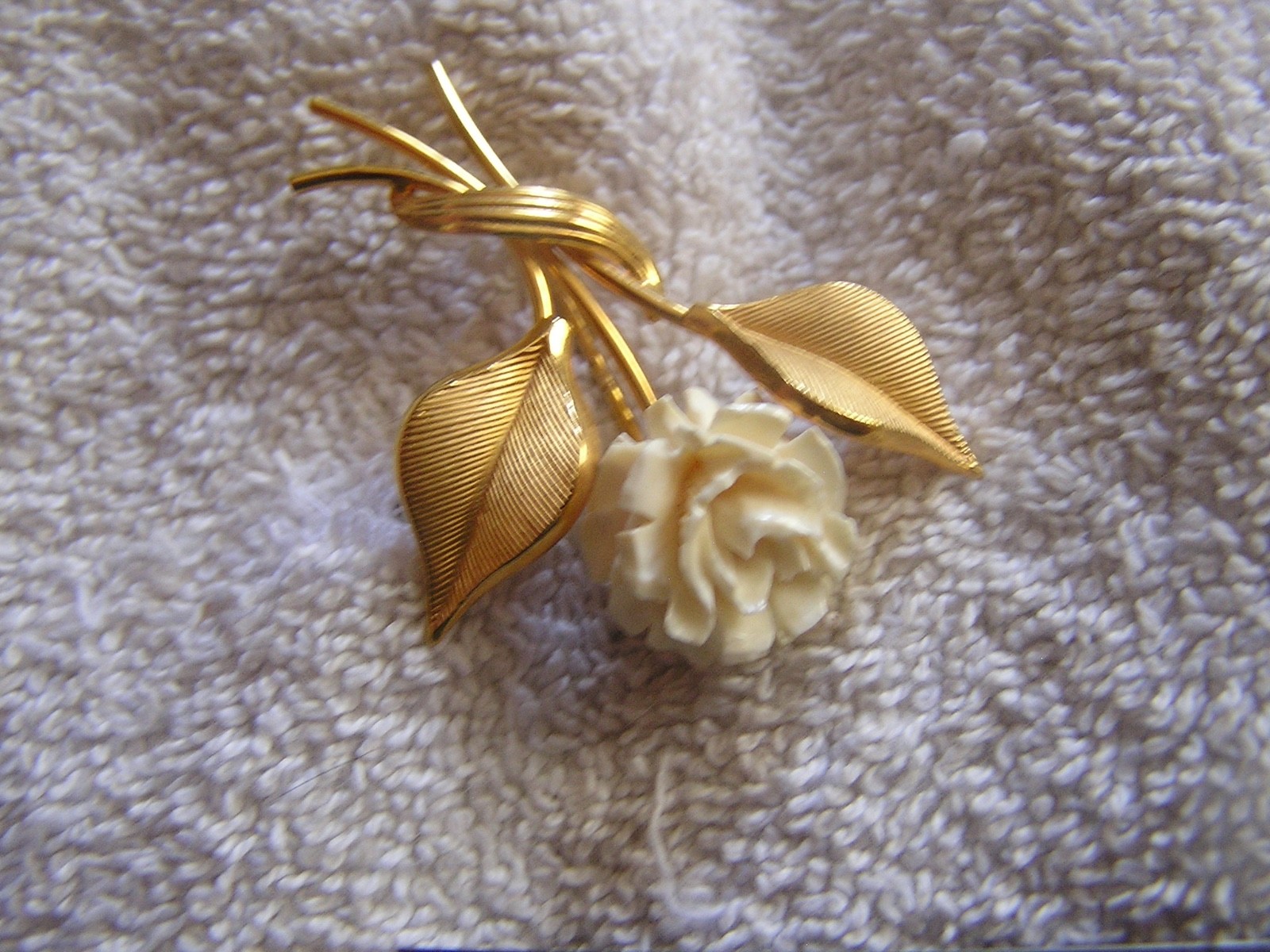 PALM ROYALE Retro 12K Gold Filled Red Rhinestone Leaf Brooch - munimoro ...