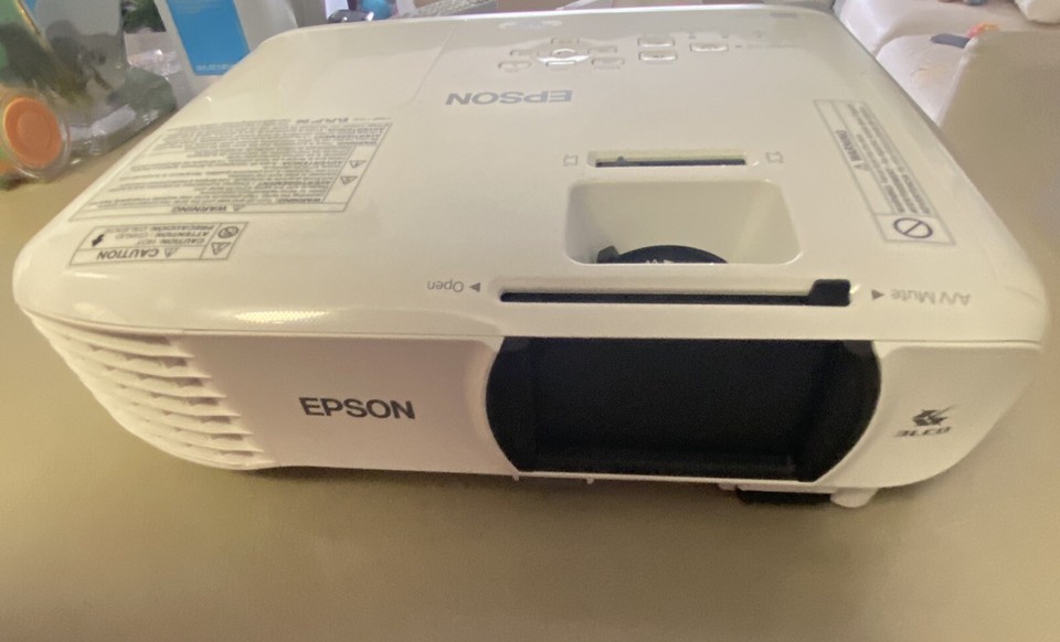 Epson Home Cinema 1060 1080p Full HD 3LCD Home Theater Projector ...
