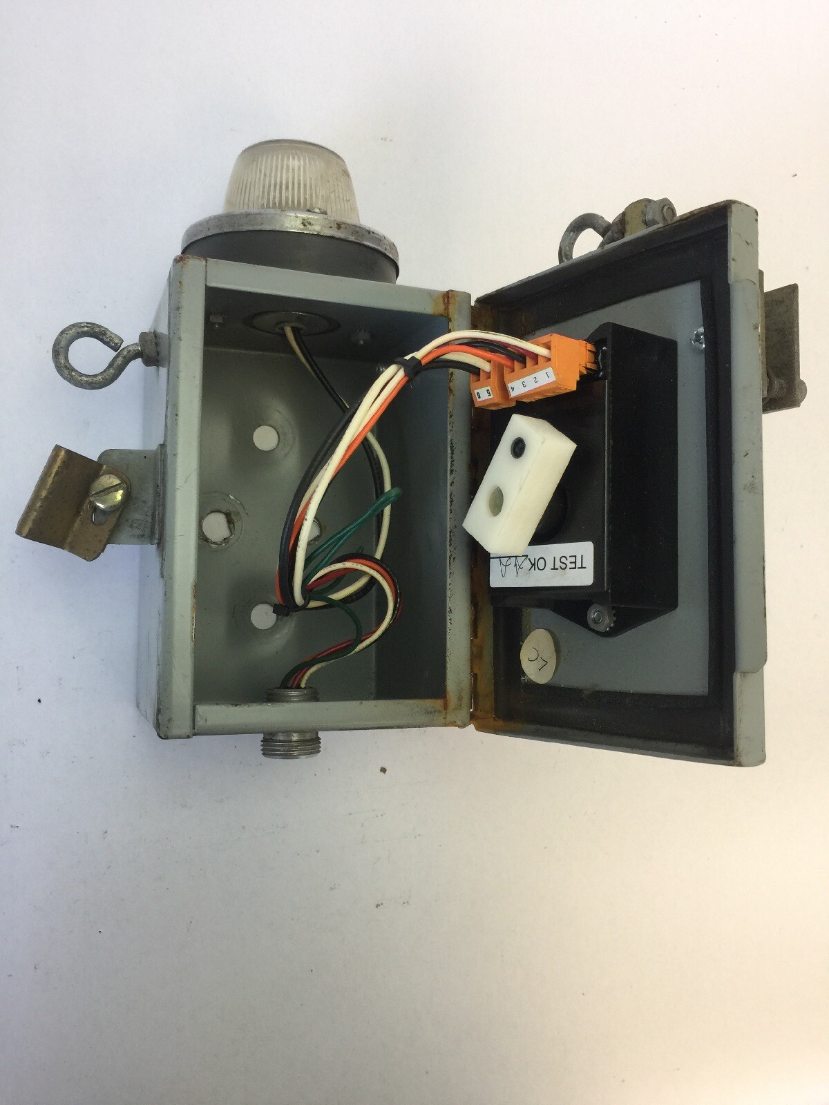 STRATOLITE #105 SAE-R(2)-72 D.O.T. PM-392 ENCLOSURE MISSING/BROKE LED ...