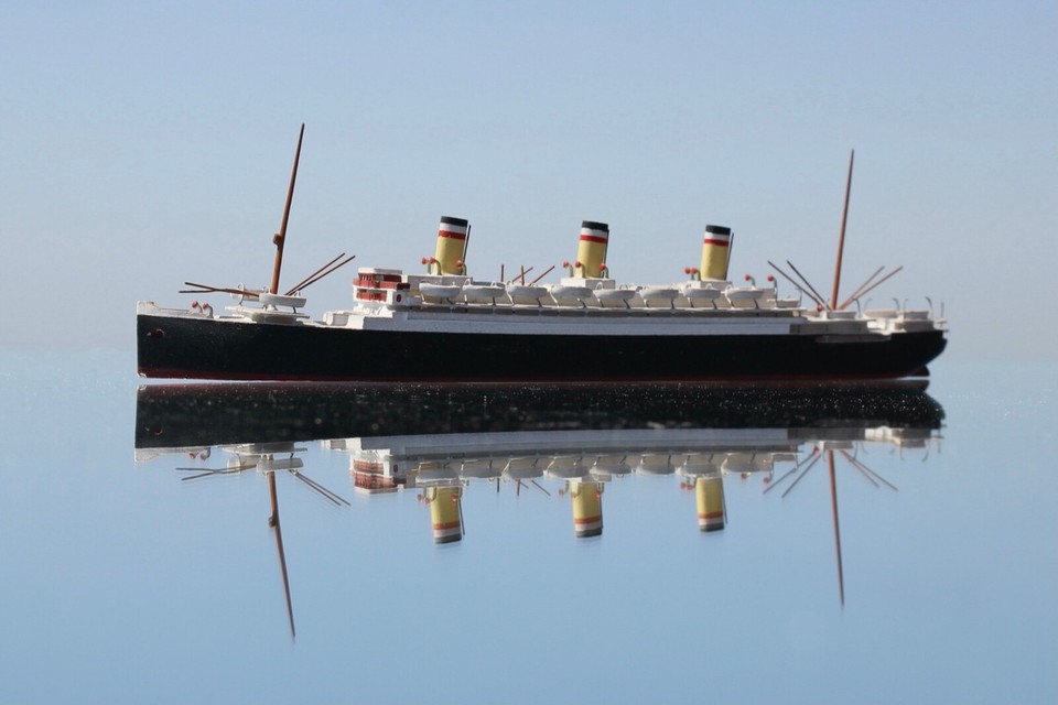HAMBURG AMERICA LINE SS RESOLUTE BASSETT LOWKE WATERLINE MODEL SHIP | eBay