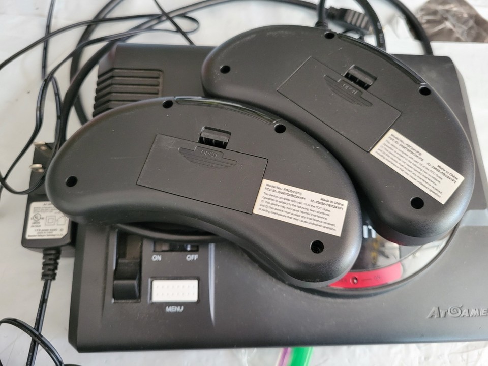 AtGames SEGA Genesis 16-Bit Flashback HDMI Game Console, Controllers ...