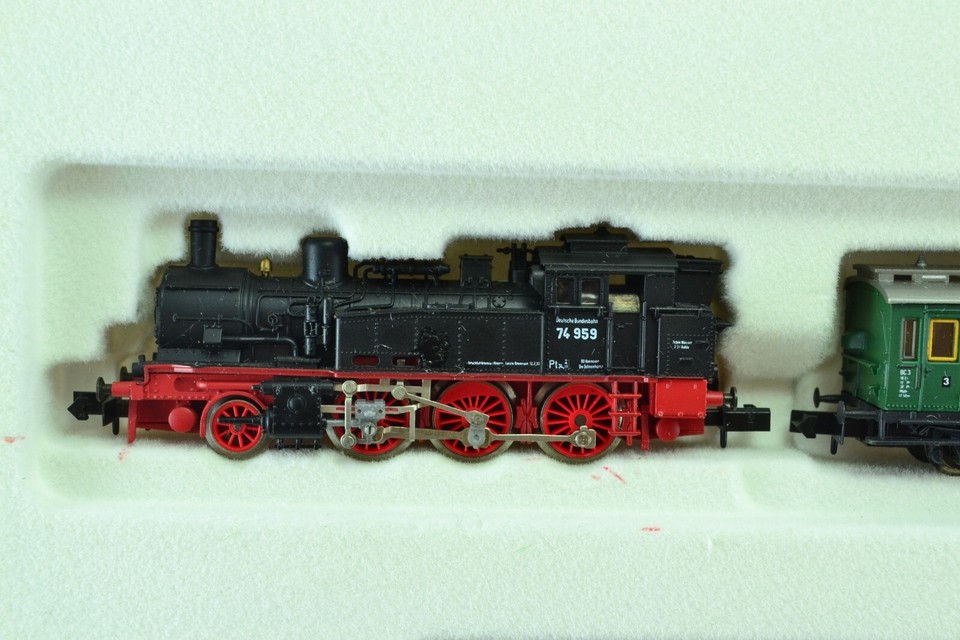 Arnold 0150 BERLINER STADTBAHN Steam Locomotive Passenger Train Set N ...
