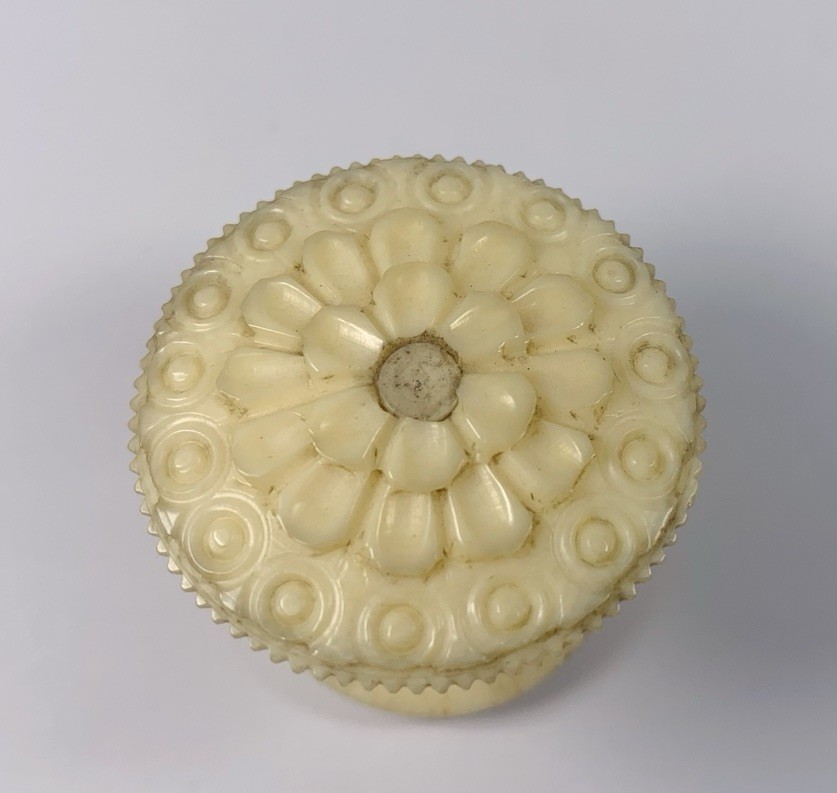 Antique Victorian Cotton Reel Spool Thread Holder Carved Flower Bovine ...