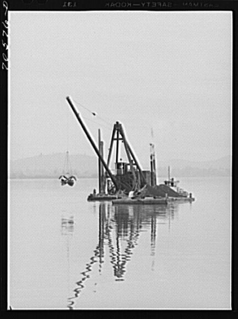 Dredge in Columbia River,Wahkiakum County,Washington,WA,Russell Lee,FSA ...