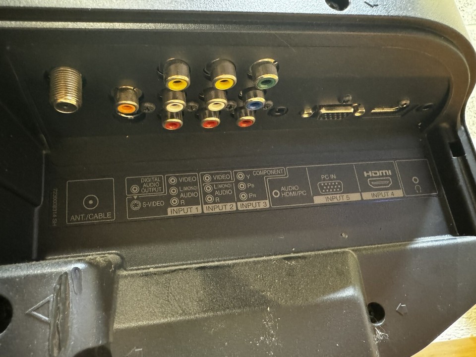 Sharp TV / DVD LC-19AD22U 19" TV DVD Combo NO Remote, HDMI A/V S-Video ...