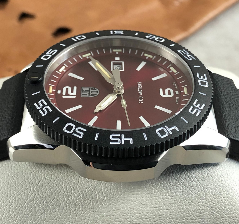 Luminox Pacific Diver Sapphire Red Dial XS.3135 Date Men's Diver Watch ...