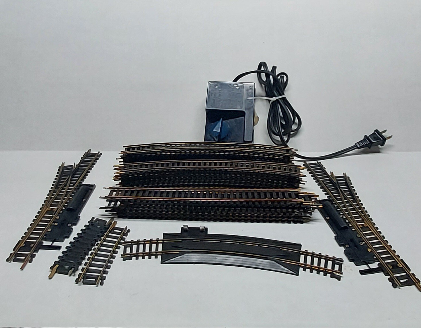 Life Like HO snap loc Transformer 30pc. 18"R stright 9 track switch, | eBay