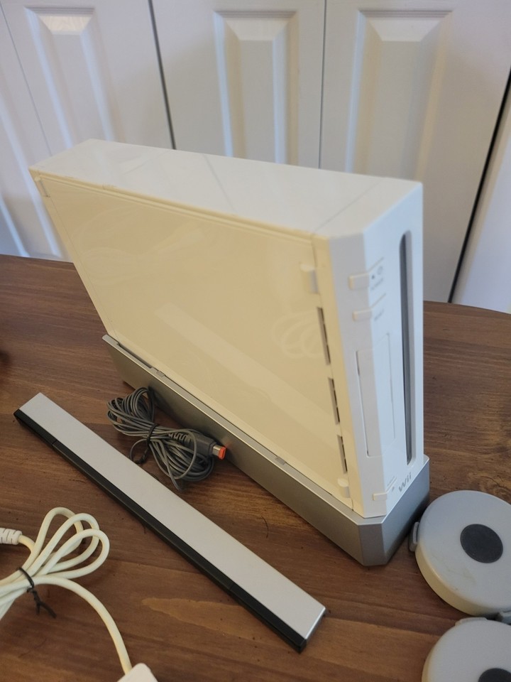 Wii Fit Console Bundle - 5 Games, Controllers, Stand, Cables *TESTED ...