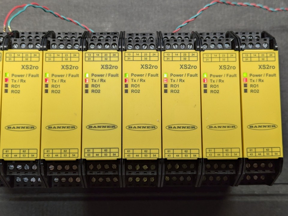 Banner XS2RO Expandable Safety Controller Dual Relay Safety Output ...