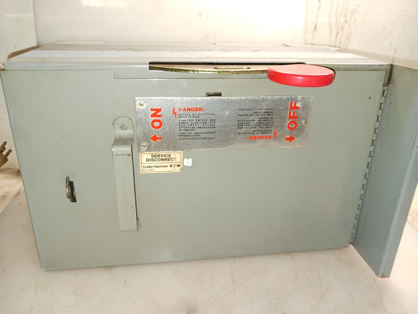 EATON CUTLER HAMMER 100 AMP FUSIBLE PANELBOARD EE SWITCH 240 VAC ...