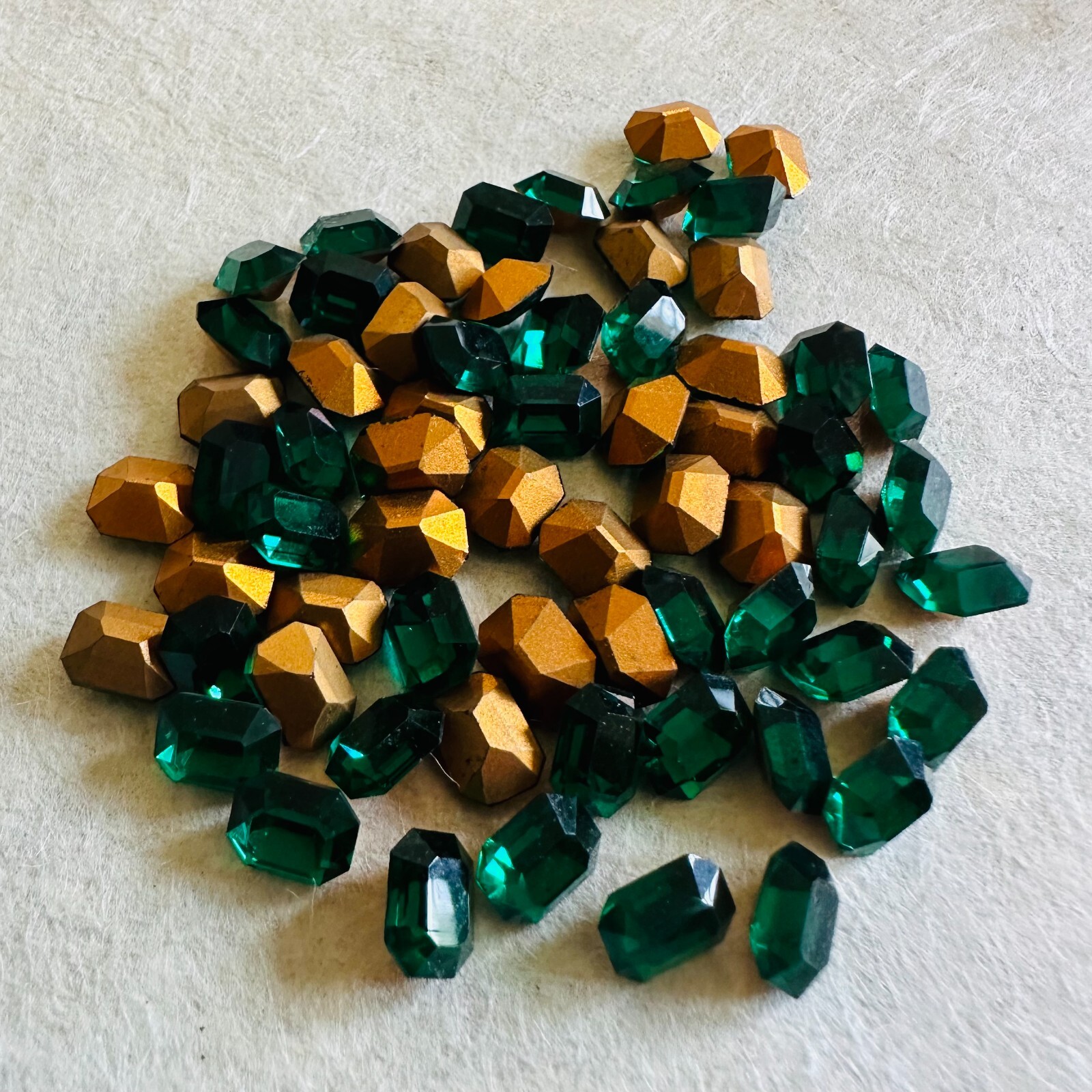 BE84 Vintage glass octagons 8x6mm emerald MC faceted top/bottom gold ...