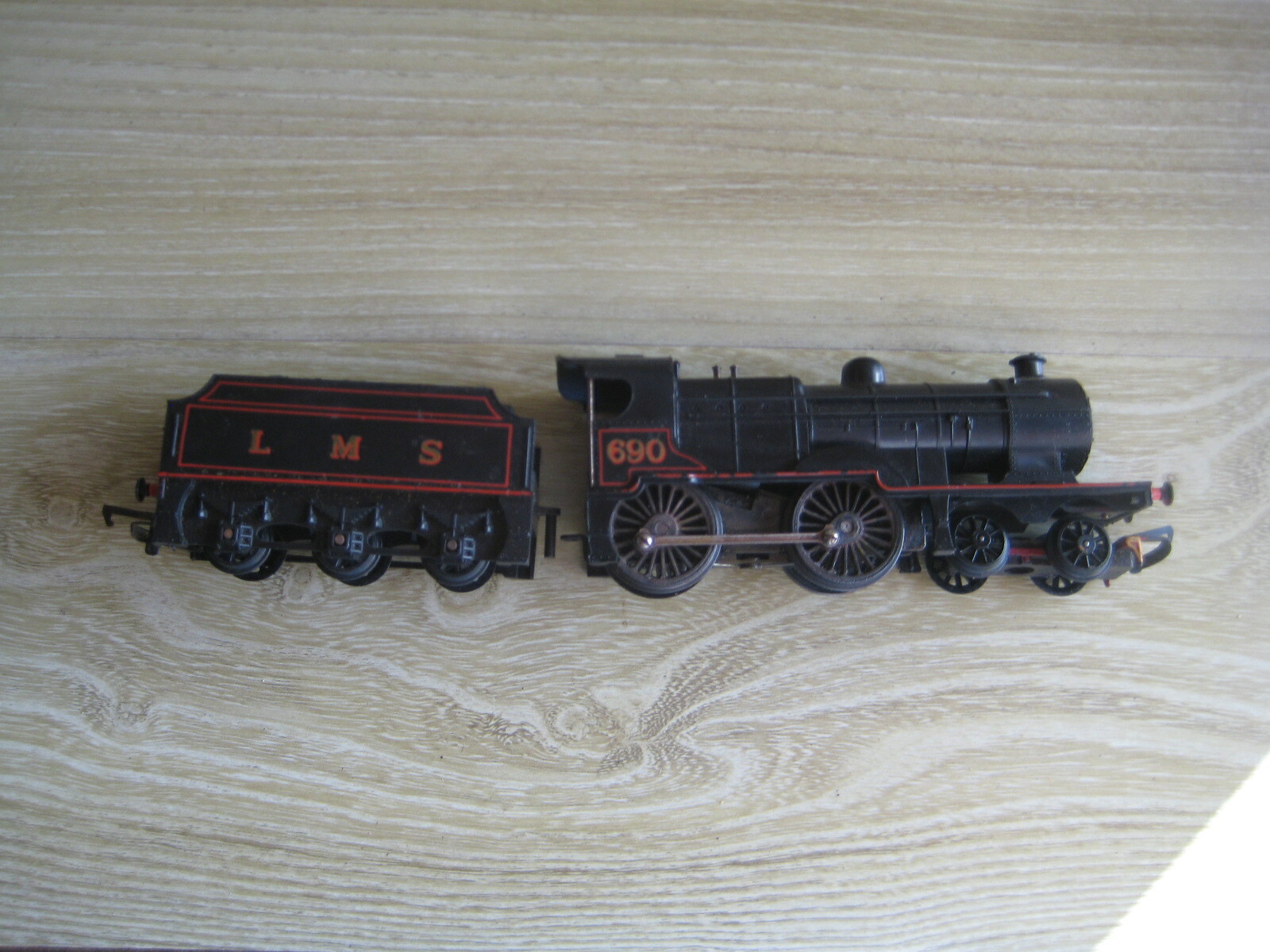 TRIANG/HORNBY 00 LOCOMOTIVE 2 RAIL 4-4-0 LMS No 690 & TENDER | eBay