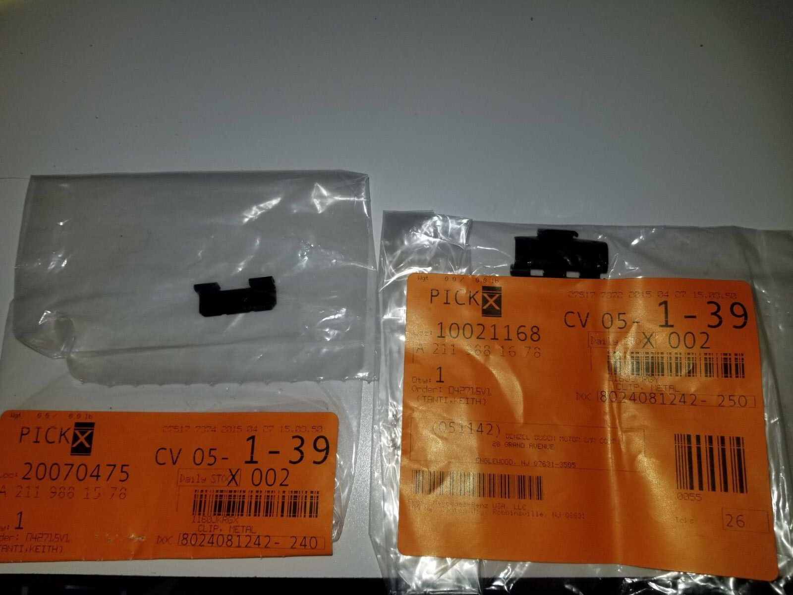 Genuine MERCEDES W211 Fastening cover front side Clamp 2119881678 ...