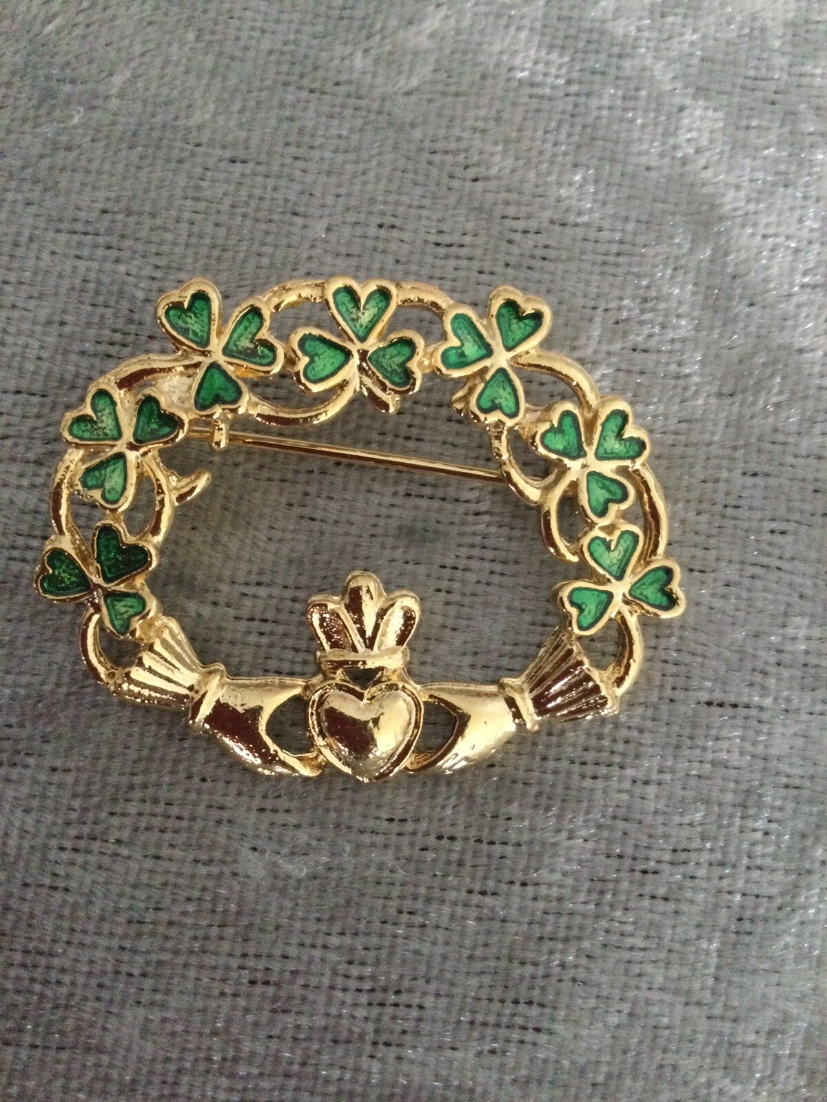 Irish Celtic, Shamrock Heart Retro Claddagh Heart Hands Pin | eBay