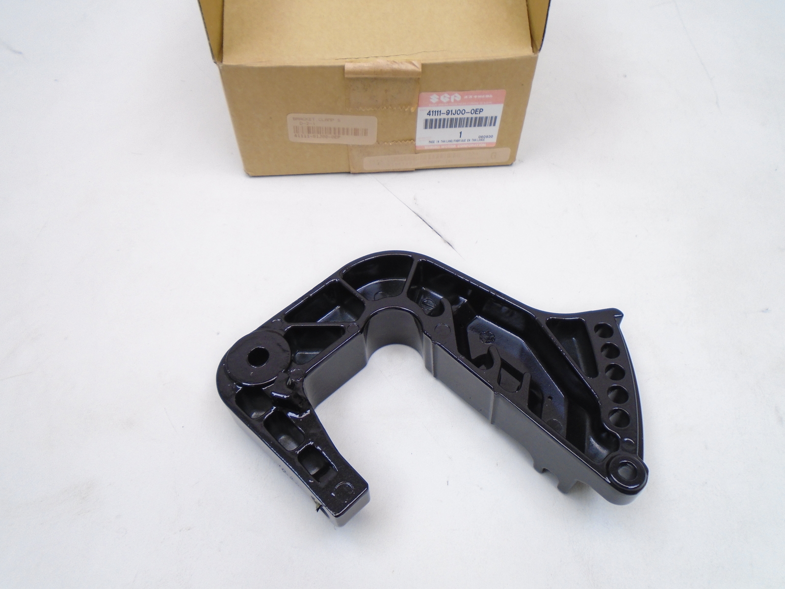 SUZUKI 41111-91J00-0EP STARBOARD CLAMP BRACKET BLACK MARINE BOAT | eBay
