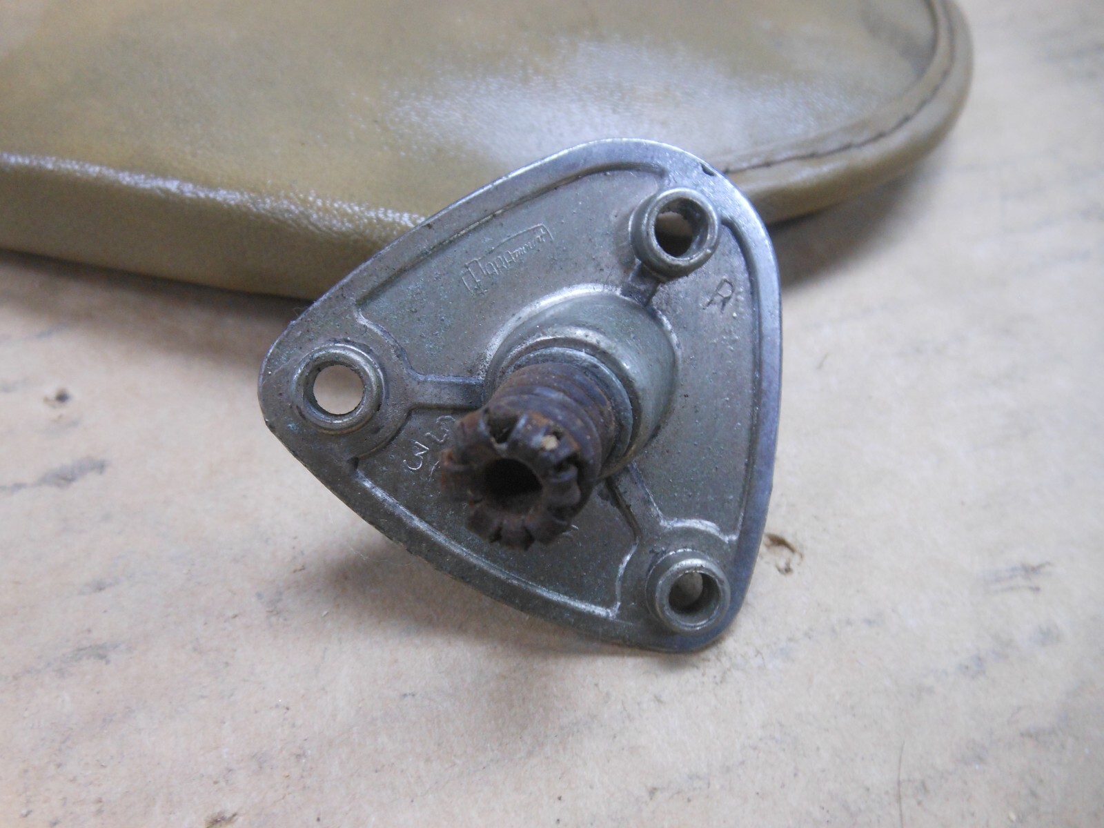 70 AMX JAVELIN MATADOR INTERIOR TAN SUN VISOR ROD BRACKET R RIGHT RH ...