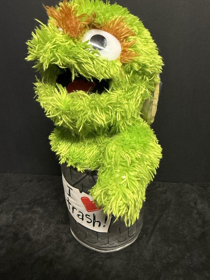 Sesame Street Oscar The Grouch in Trash Can Plush I Love Trash 10” Free ...