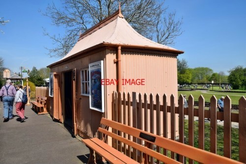 PHOTO A GWR 'PAGODA' TYPE WAITING ROOM THAT WAS TYPICAL FOR GWR HALTS ...