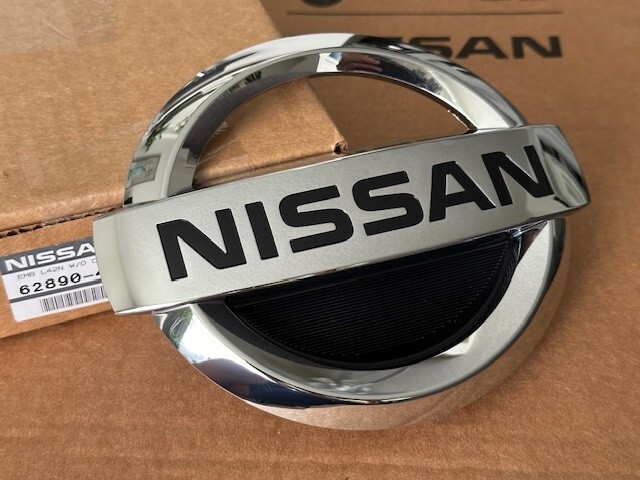 NEW OEM 2016-2019 NISSAN MAXIMA FRONT GRILLE EMBLEM W/O FRONT CAMERA ...