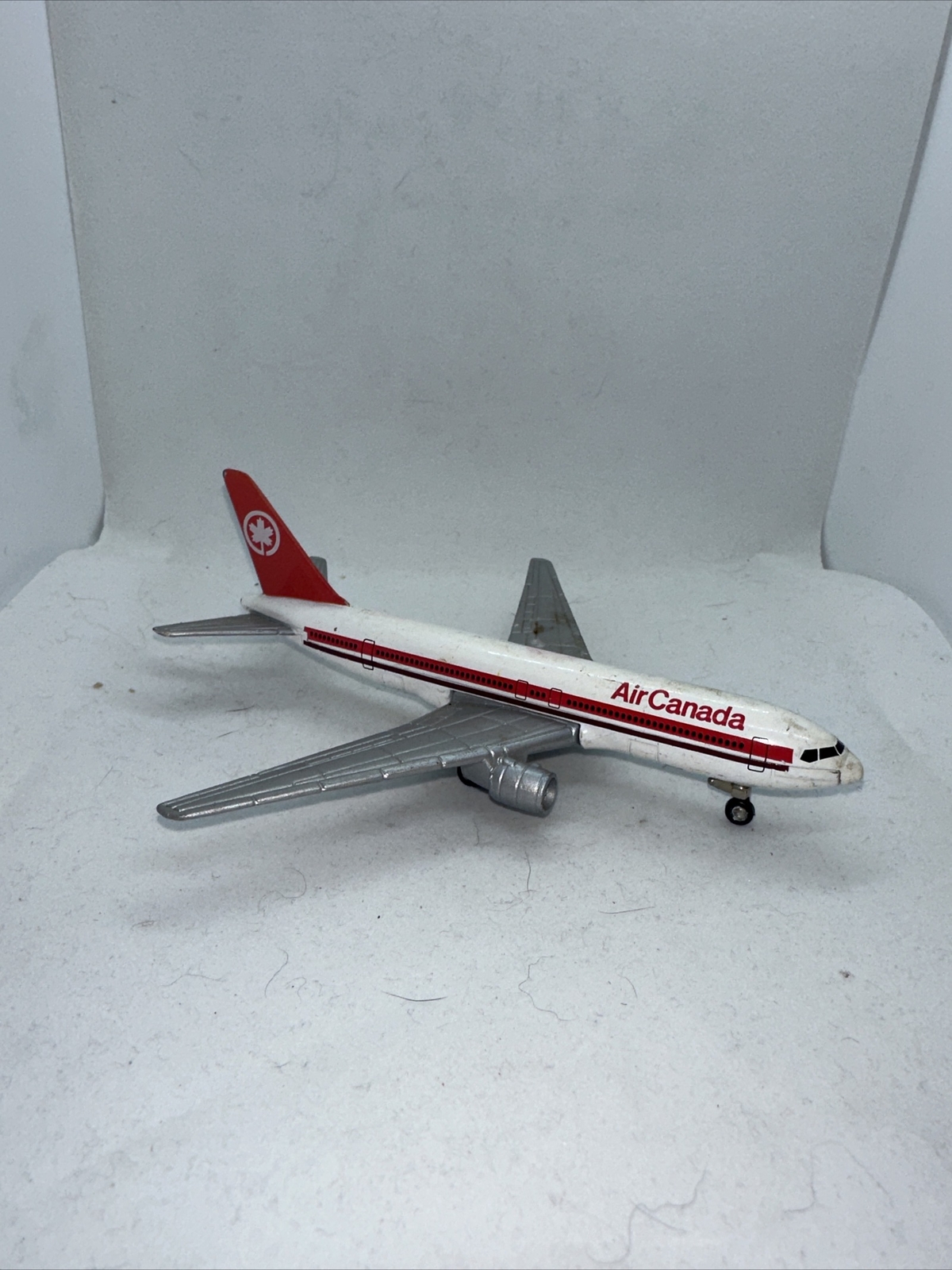 Ertl Metal Aircraft Airlines 1/400 - Boeing 737 Air Canada | eBay