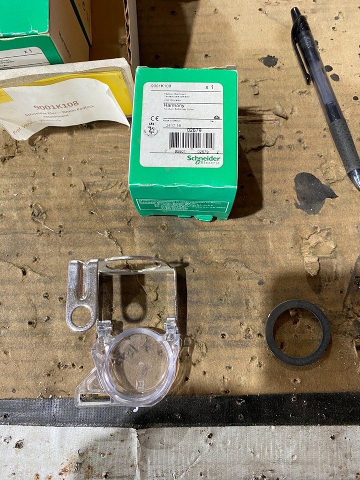 9001K108 - Schneider Electric 30mm Padlock Attachment for Motor Control ...