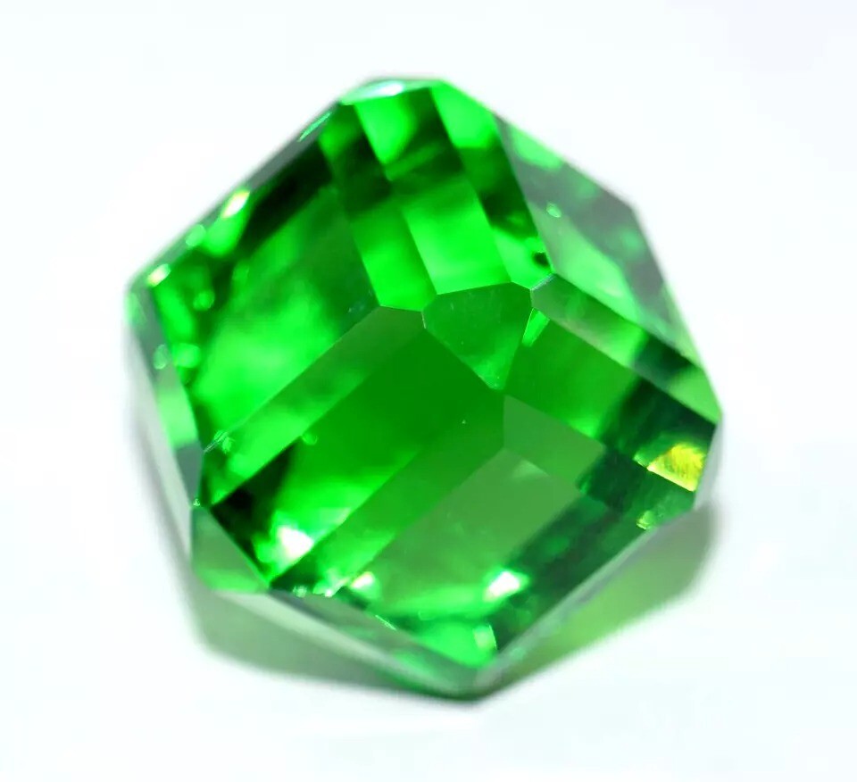 Brazilian GREEN Color Topaz 100 Ct+ Cube Cut Natural Certified Loose ...