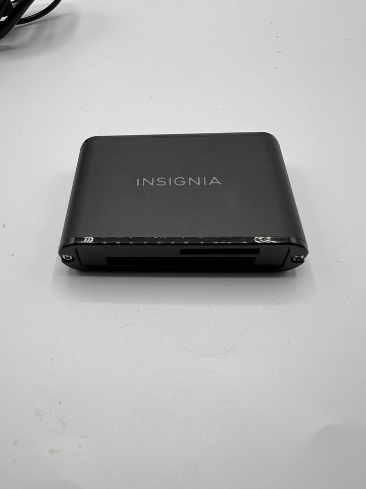 Insignia NS-DCR30A2 Black Portable USB 3.0 Advanced Memory Card Reader ...