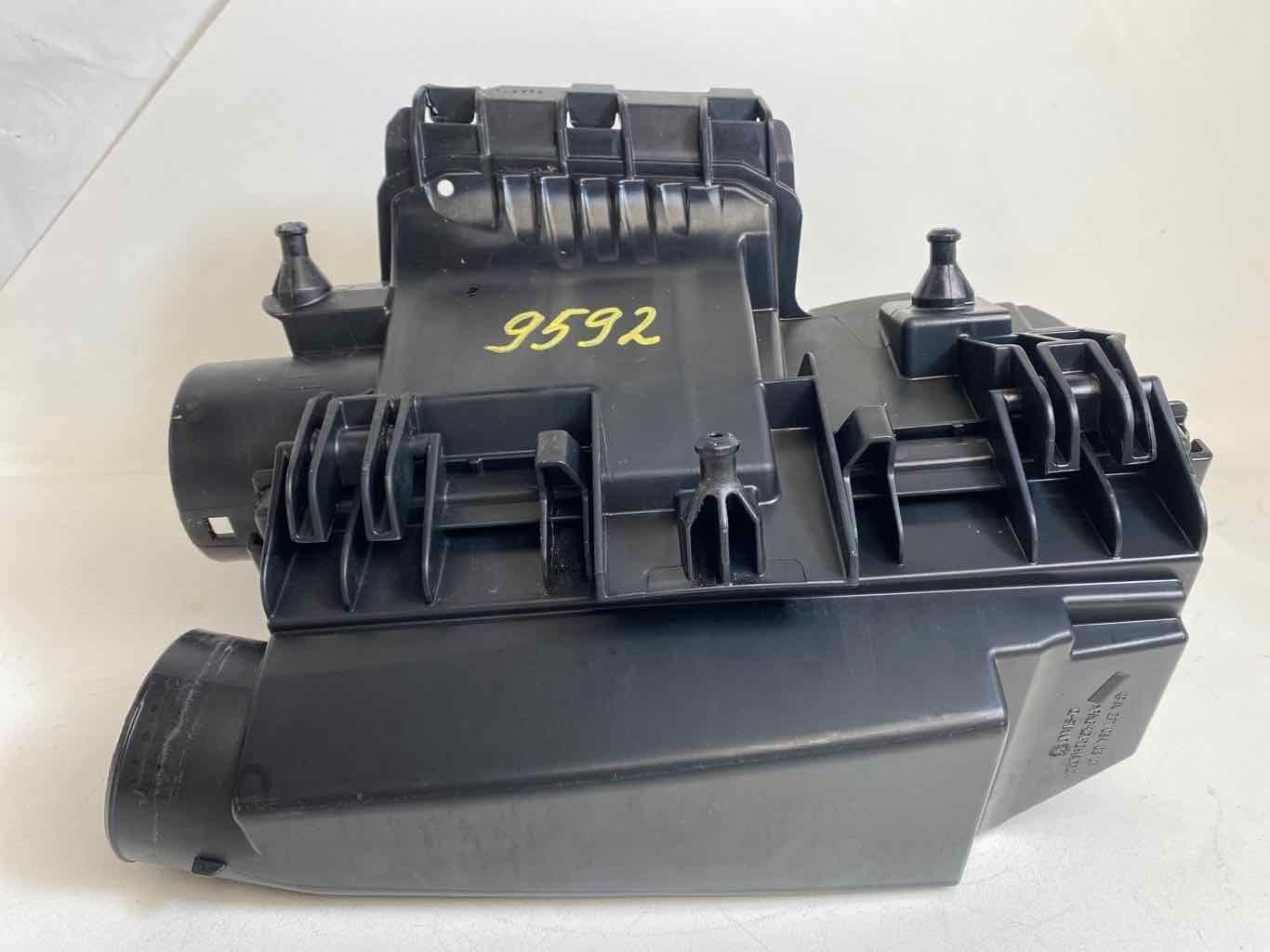 1.8l Rwd Air Cleaner Box Assembly OE A2710901601 Fits MERCEDES C250 ...