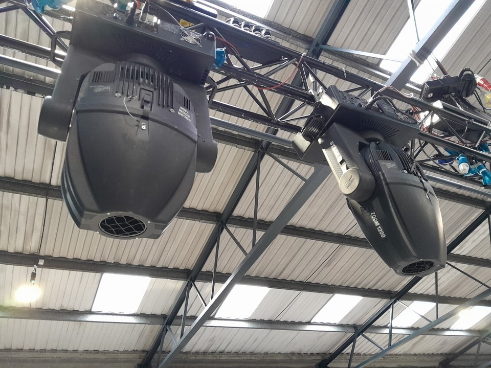 Clay Paky - Stage Zoom 1200 - c/w Flight Case - (70 Available) | eBay UK