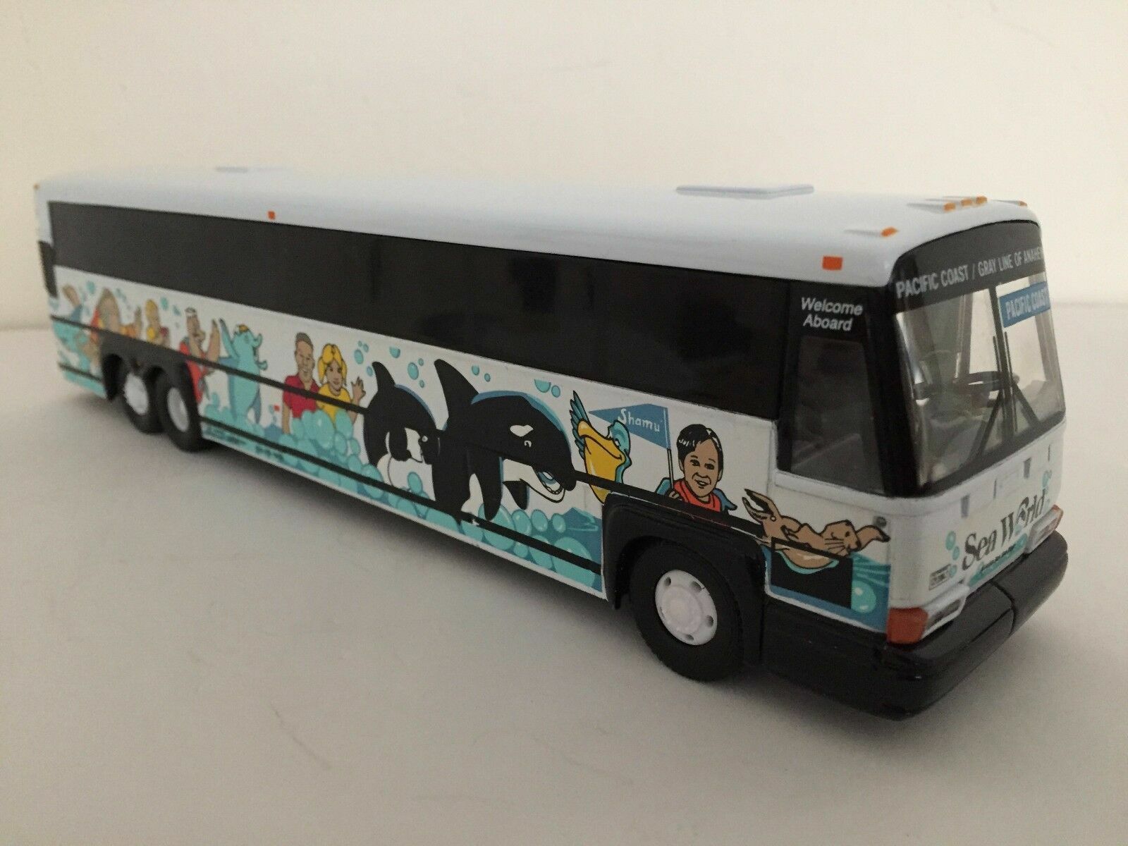 Corgi MCI 102-DL3 Bus Pacific Gray Lines San Diego Seaworld 1:50 Scale ...
