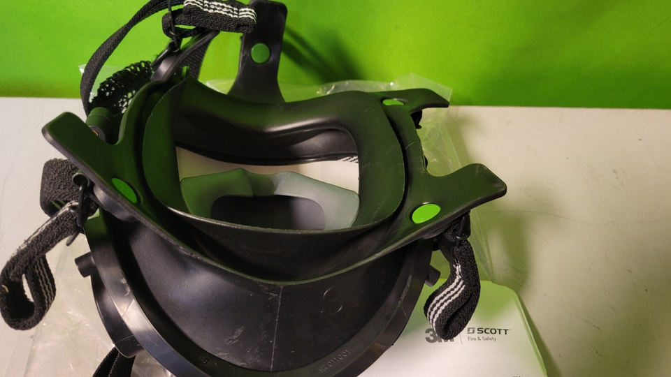 3M Scott Safety AV-3000 Full Face Respirator/w AV-632 Bayonet Adapter ...