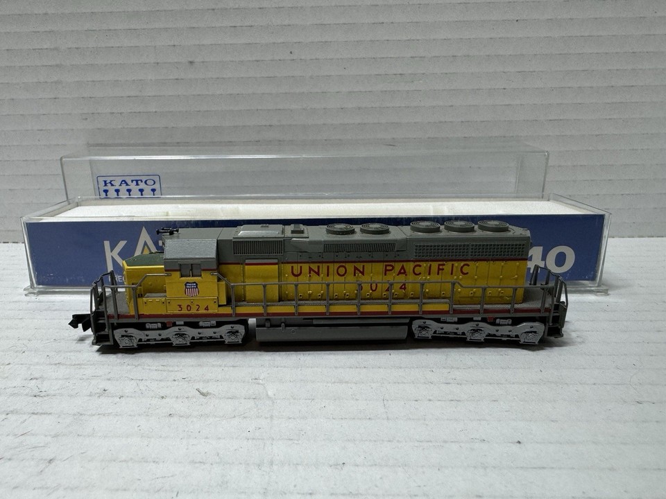 Kato N Scale Sd40-2 Union Pacific Diesel Locomotive #176–20E Train ...