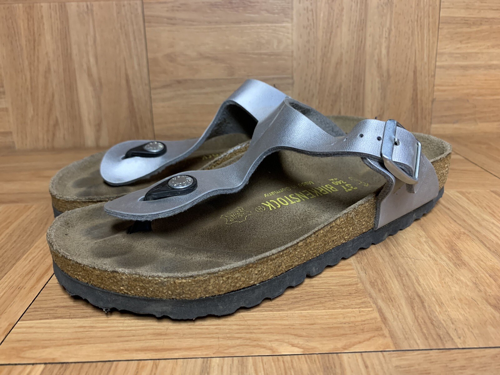 RARE🔥 Birkenstock Gizeh Silver Thong Leatherette San… - Gem