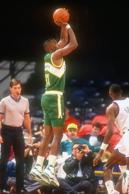 Derrick McKey Seattle SuperSonics takes a jump shot during a NBA b- Old ...