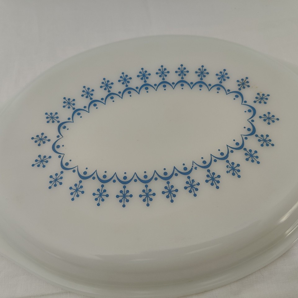 Vintage Pyrex "Snowflake Blue" 2.5 Quart Oval Covered Casserole - Mint ...