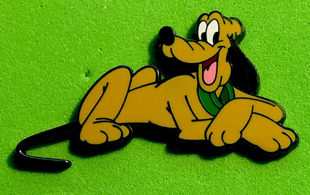 DISNEY DLR 2007 PLUTO LAYING DOWN WITH HIS LEGS CROSSED PIN | eBay