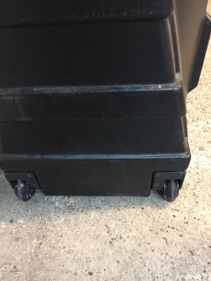 SKB Standard Golf Club Travel Hard Shell Wheeled Rolling Case 48 ...