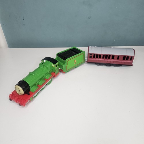 tomy trackmaster thomas the tank engine battery train henry & Red ...