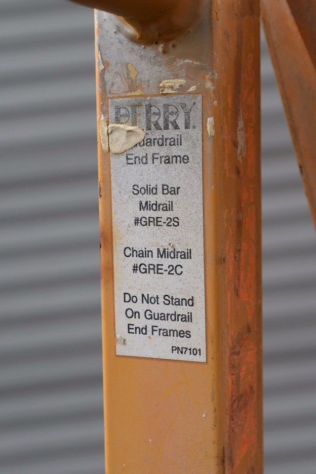 PERRY Scaffolding 2pc Set Guardrail End Frame solid mid-rail GRE-2S ...