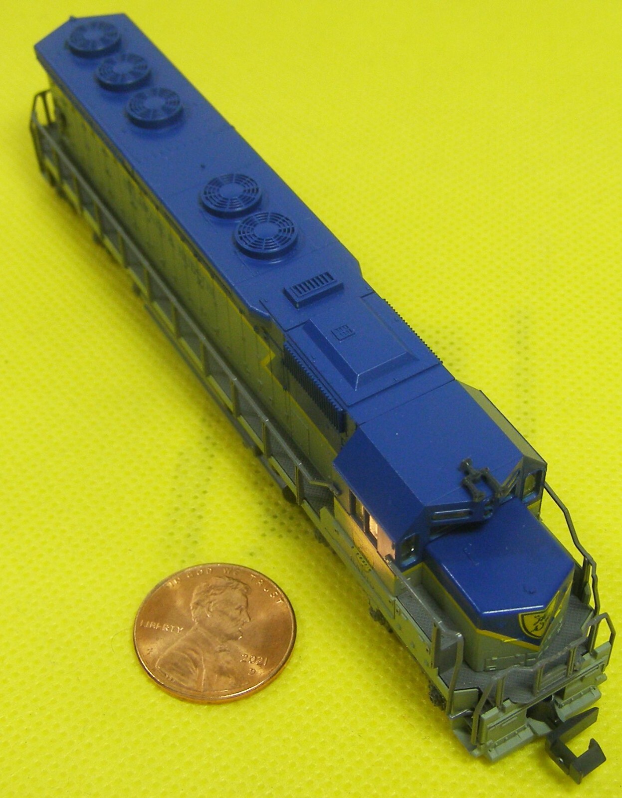 Kato N-Scale Model Diesel Electric Train Engine 176-318 SD45 Delaware ...