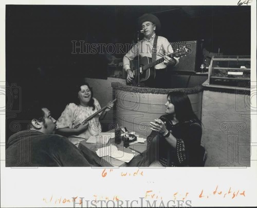 1979 Press Photo Bill Seay performs in Scorpio's "Gong Show" in New ...