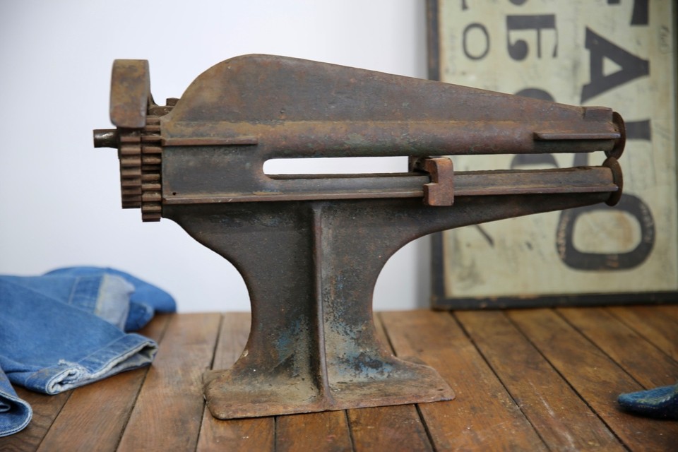 Vintage Leather Cutter Skiver Cobblers Shoe Bench Machine Cast Iron ...